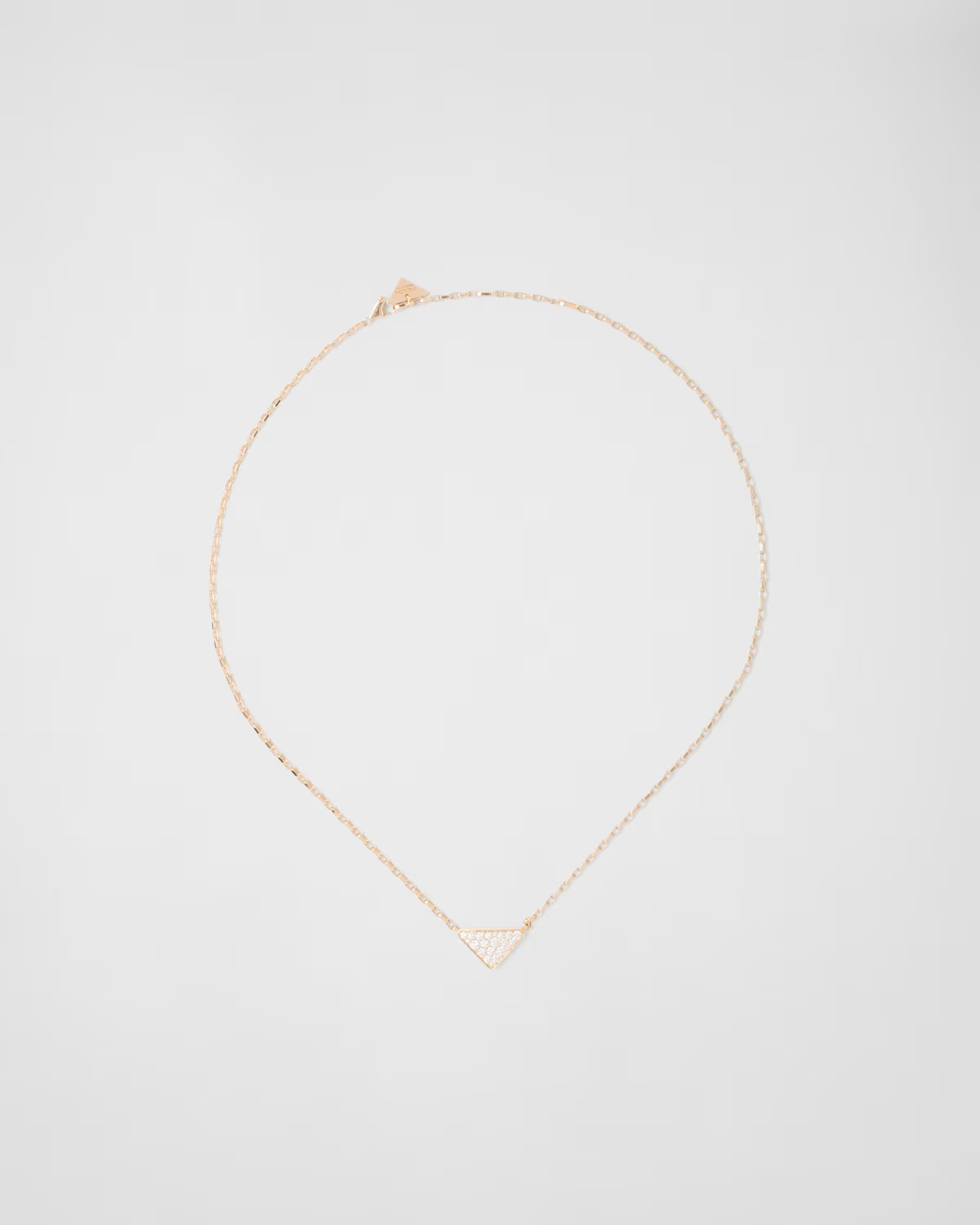 Prada Collar con minicolgante triangular – SOLELUX